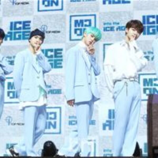 [bnt PHOTO]MCND舉行出道SHOWCASE 李鎮赫等公司前輩送應援 - ENews新聞網