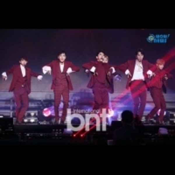 JBJ舉行出道SC 整齊刀群舞帥氣十足 - ENews新聞網