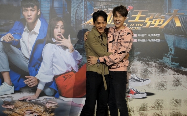 偶像劇就是要來搞BL風！曹晏豪劉書宏沒事就抱抱，粉絲嗨翻狂拱「親下去」～～ - ENews新聞網