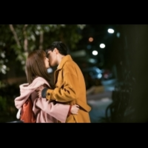 曹晏豪對周曉涵深情告白：「妳才是我的百分百女孩」 《強薇CP》親好親滿狂放閃 - ENews新聞網