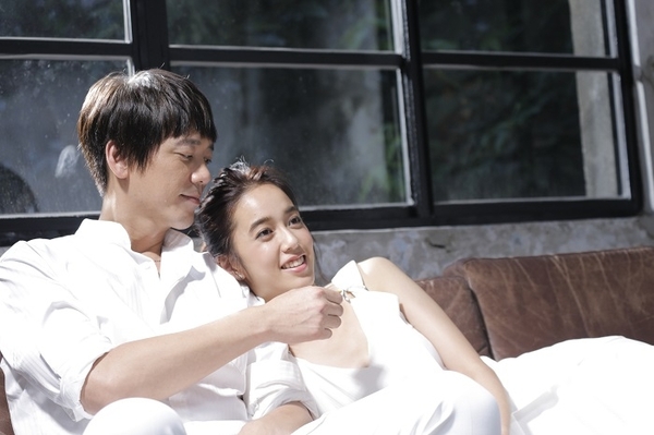 影／很難找到比庭妮眼睛更大的了！ 信新單曲《一眼一生》MV「大眼CP」高人過招 - ENews新聞網