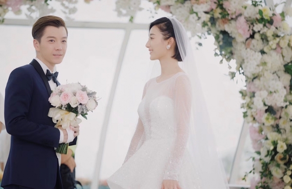 影／林采欣《瑜珈》MV神展開，意外牽出BL情 每首MV未完待續全十集... - ENews新聞網