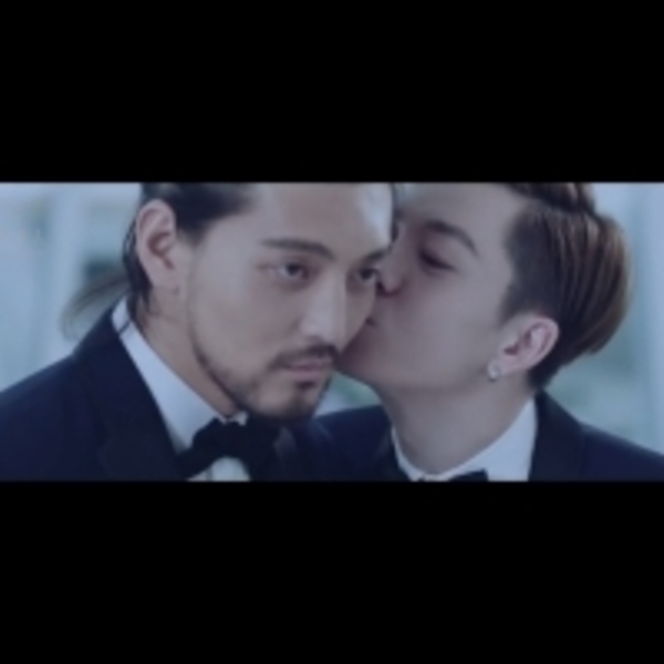 影／林采欣《瑜珈》MV神展開，意外牽出BL情 每首MV未完待續全十集... - ENews新聞網