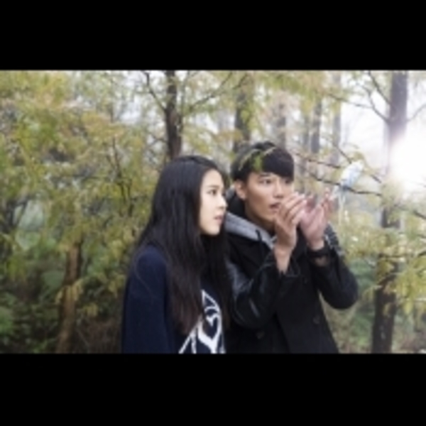 影／Erika劉艾立與《飛魚高校生》賴東賢互動好甜蜜 MV拍攝地宛如仙境 - ENews新聞網