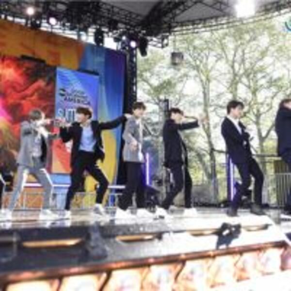 BTS出演美國電視台演唱會 單獨舞台展現完美現場 - ENews新聞網